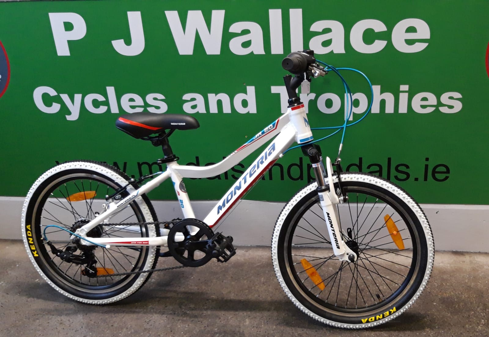 Monteria JR20 W20 Boys 6-9 – Medals And Pedals.ie